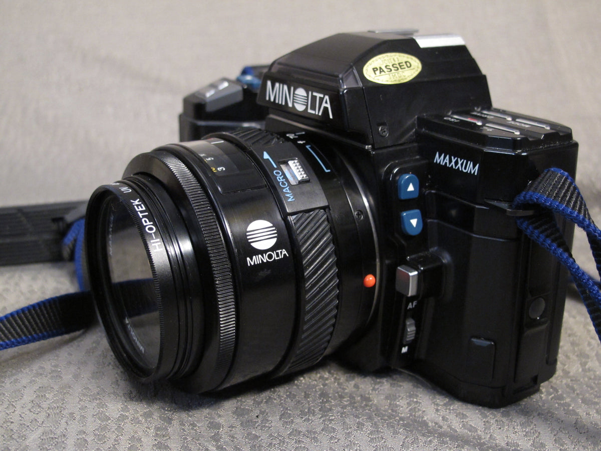 Minolta Maxxum 7000 35mm Camera with 35-70mm f4 AF Zoom Lens – Phototek Canada