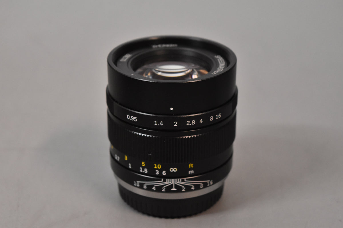 Zhongyi Speedmaster 35mm f/0.95 Mark II/FUJIFILM X Mount – Phototek Canada