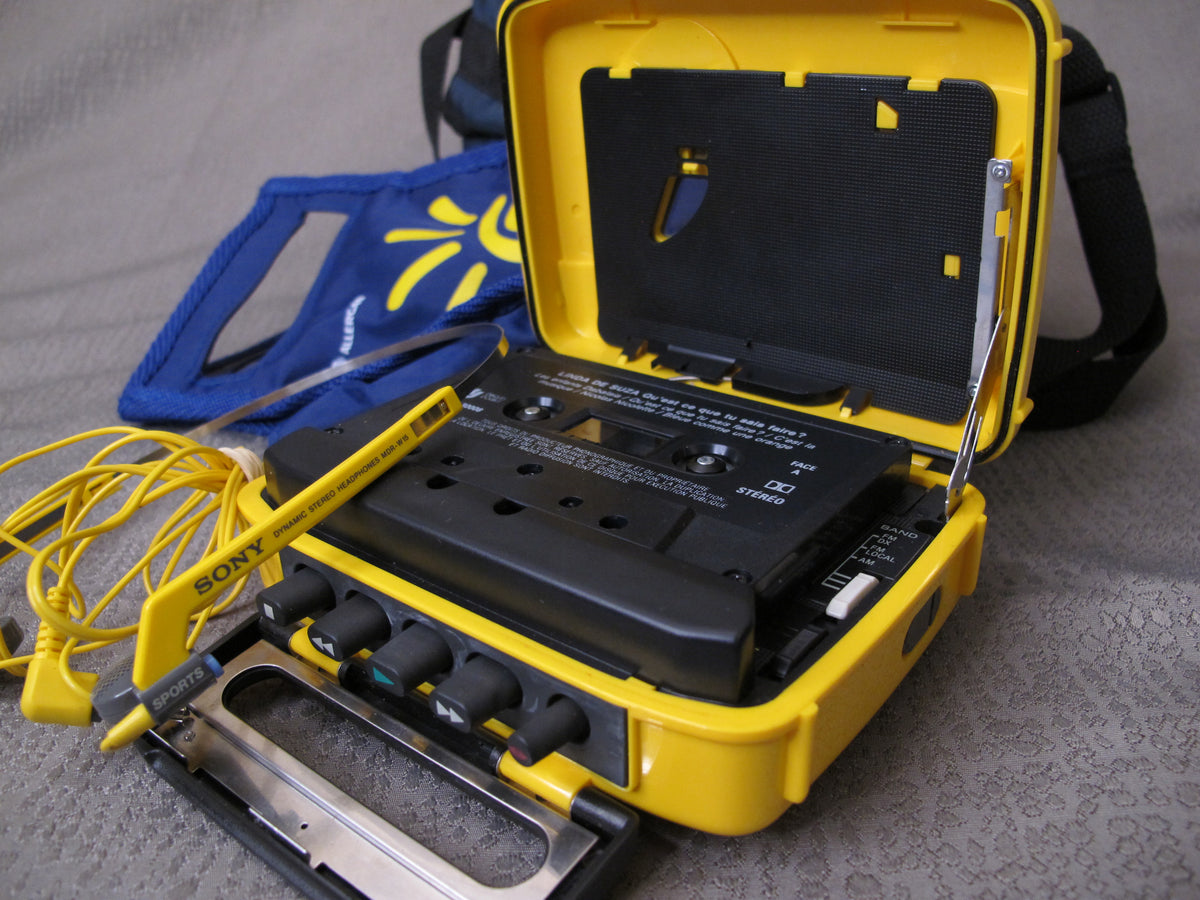 Sony Walkman FM/AM Sports with 2 speakers – Phototek Canada